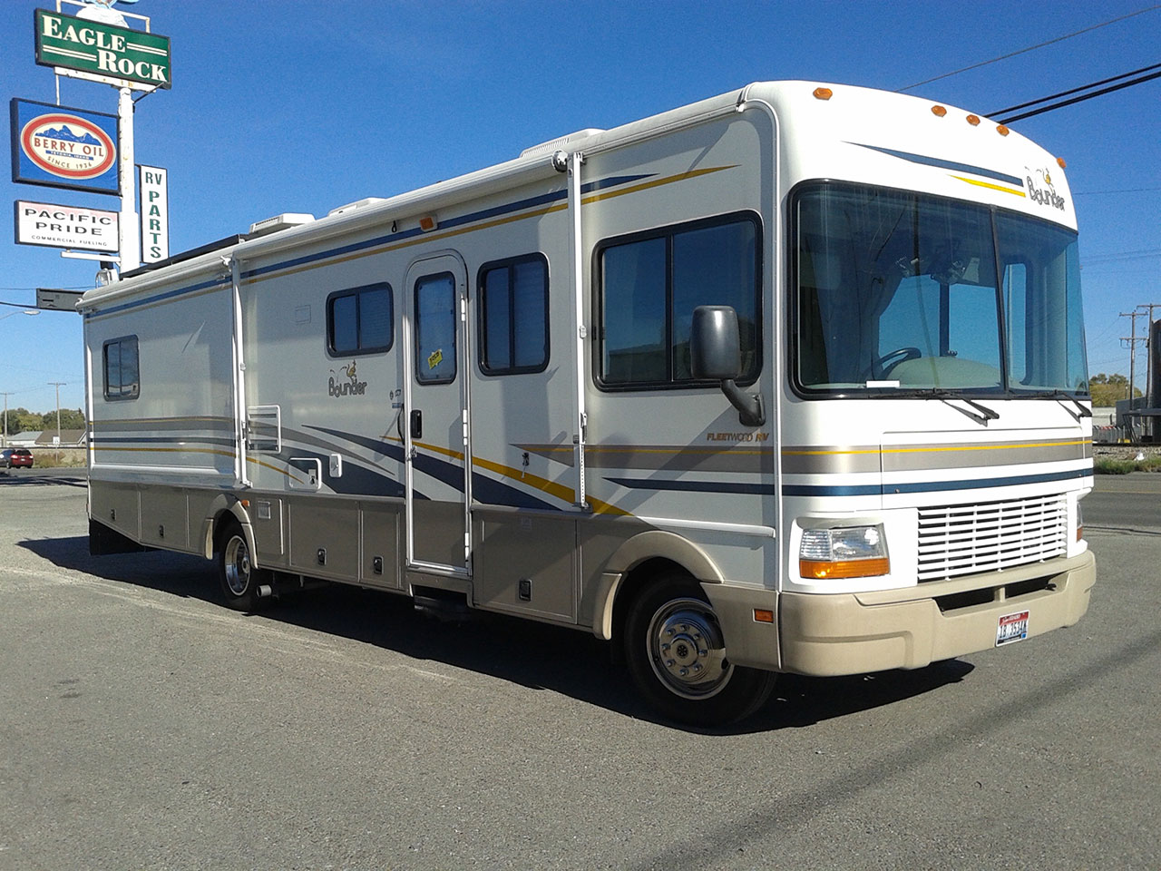 Used RVs By Owner | Fleetwood Bounder 33R